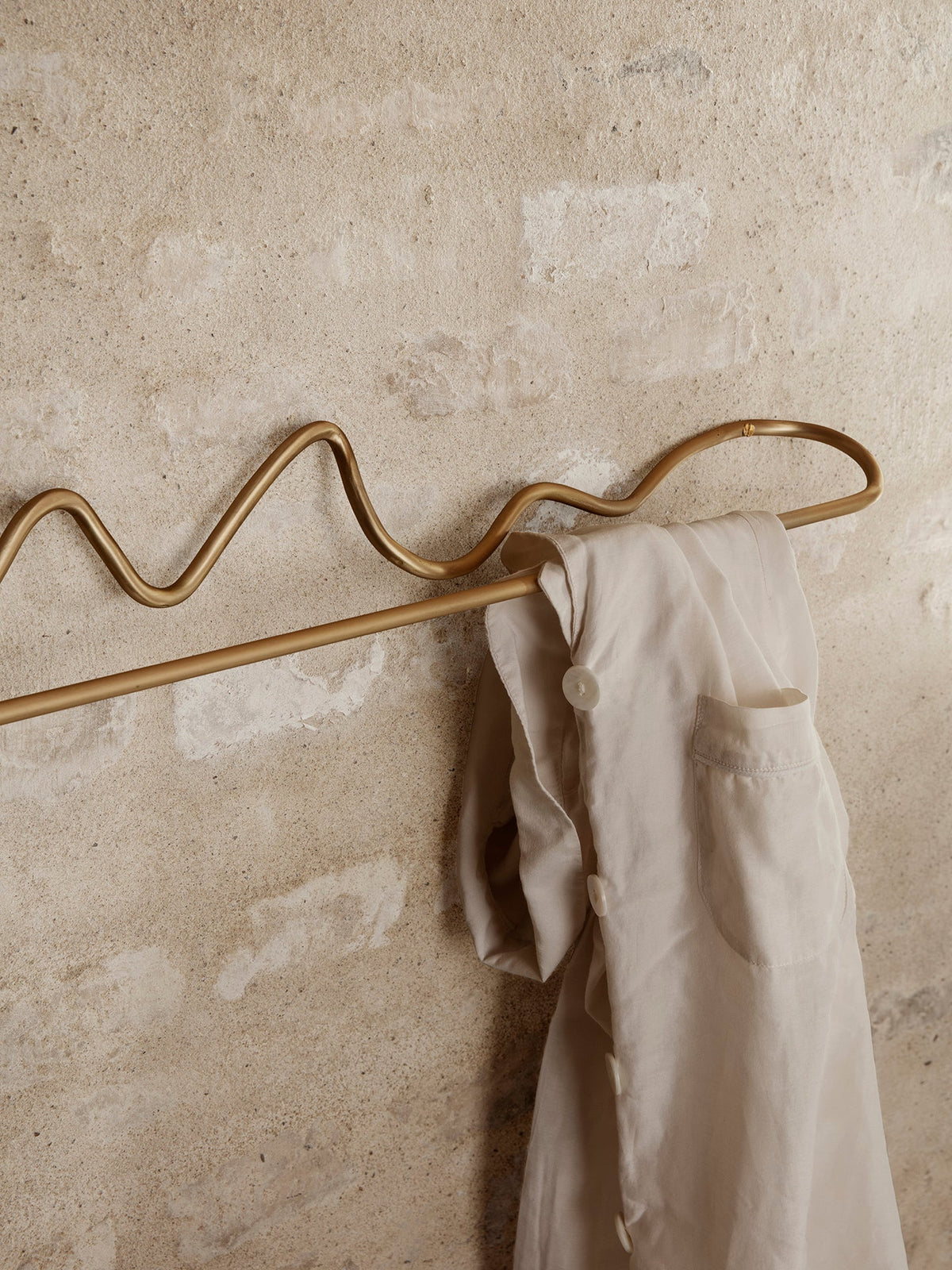 Curvature Towel Bar