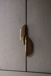 Rendezvous Catch Edge Cabinet Pull